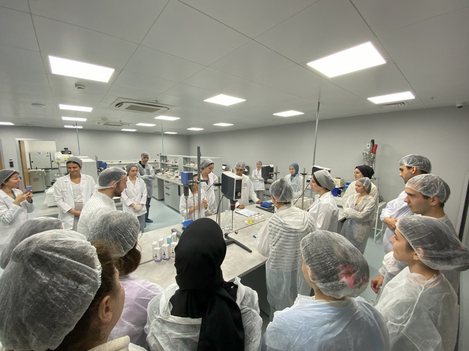 Ecz. Kenan Alpay ile Serum Atölyesi | Eczacılık Fakültesi | Marmara ...